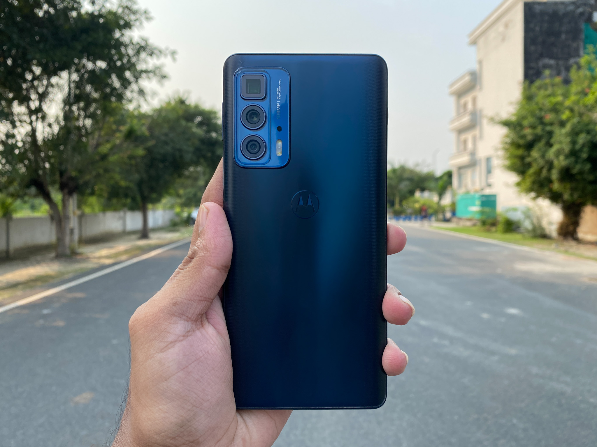 Moto Edge 20 Pro Quick Review and FAQ | Smartprix